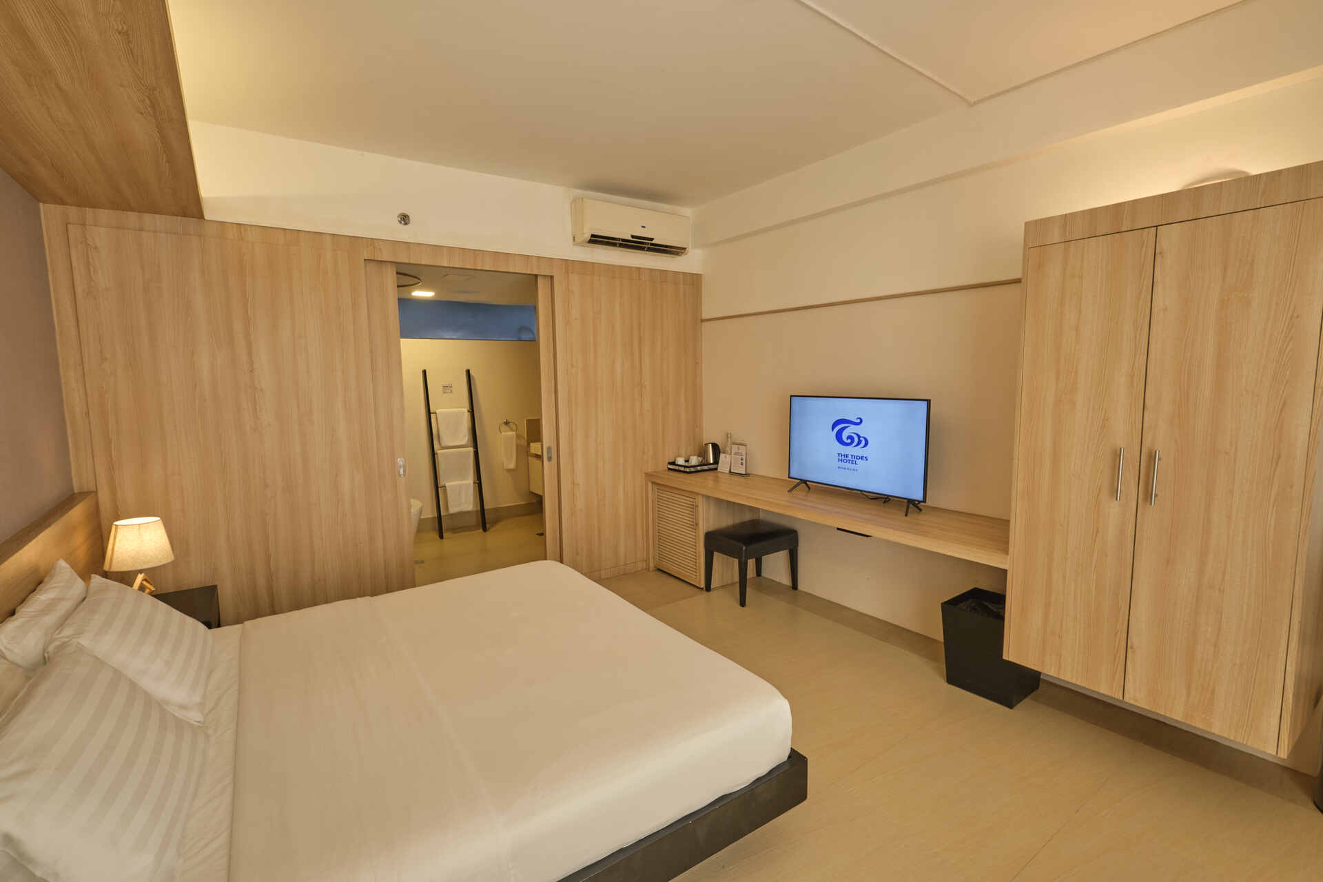 Premiere Deluxe King Room - Tides Boracay Hotel
